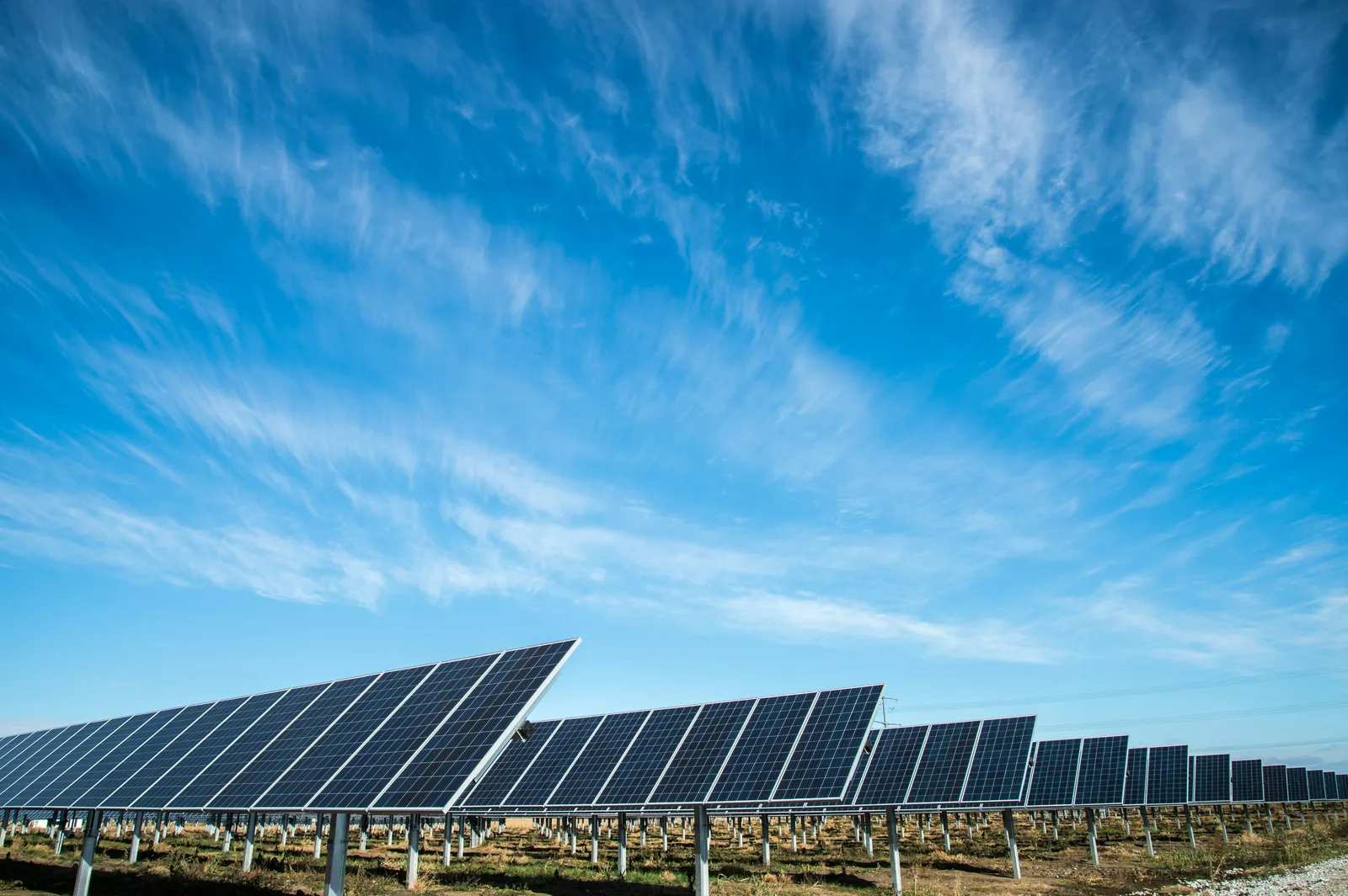 Solar Panels for Swimming Pools UK: Thermal, PV and DIY Guide